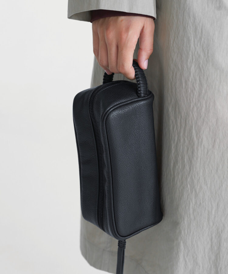 Mini Wash Bag in Black Grained Leather - Callista